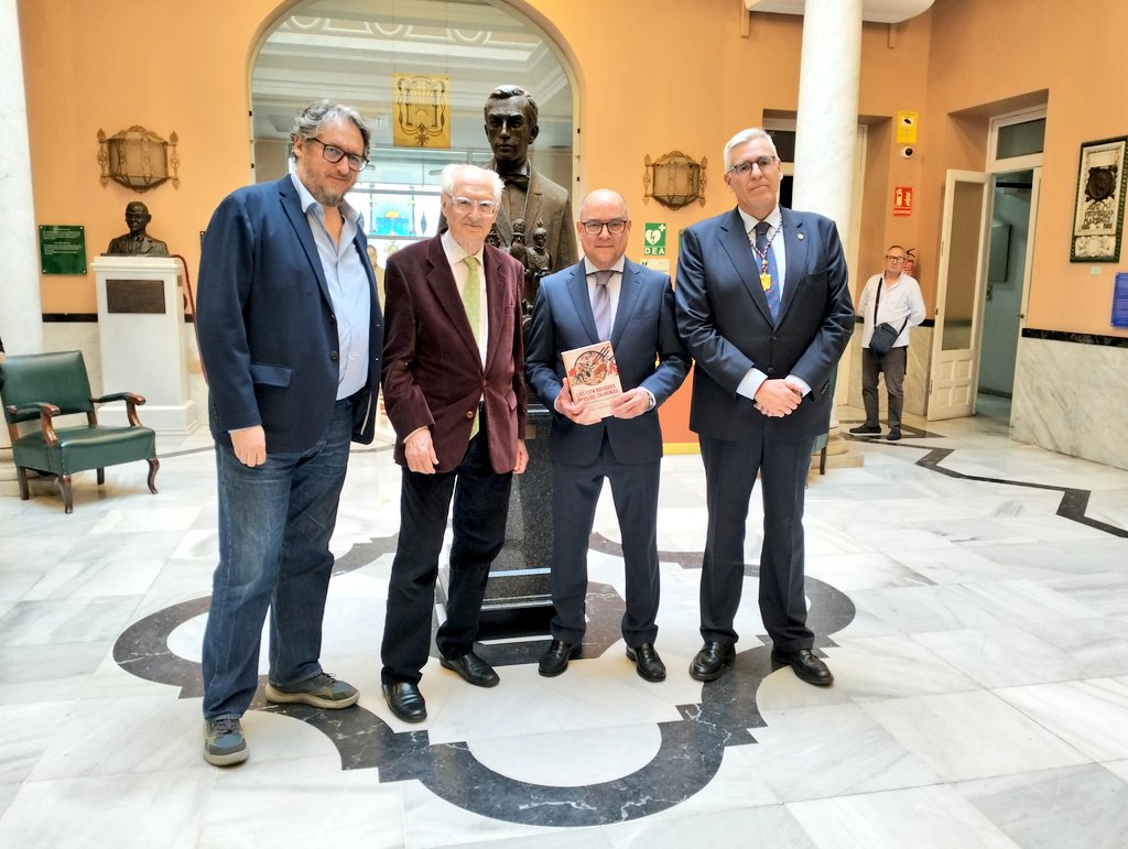 Andrés Amorós presentó ‘Las cien mejores poesías taurinas’ | sevillatoro.es
